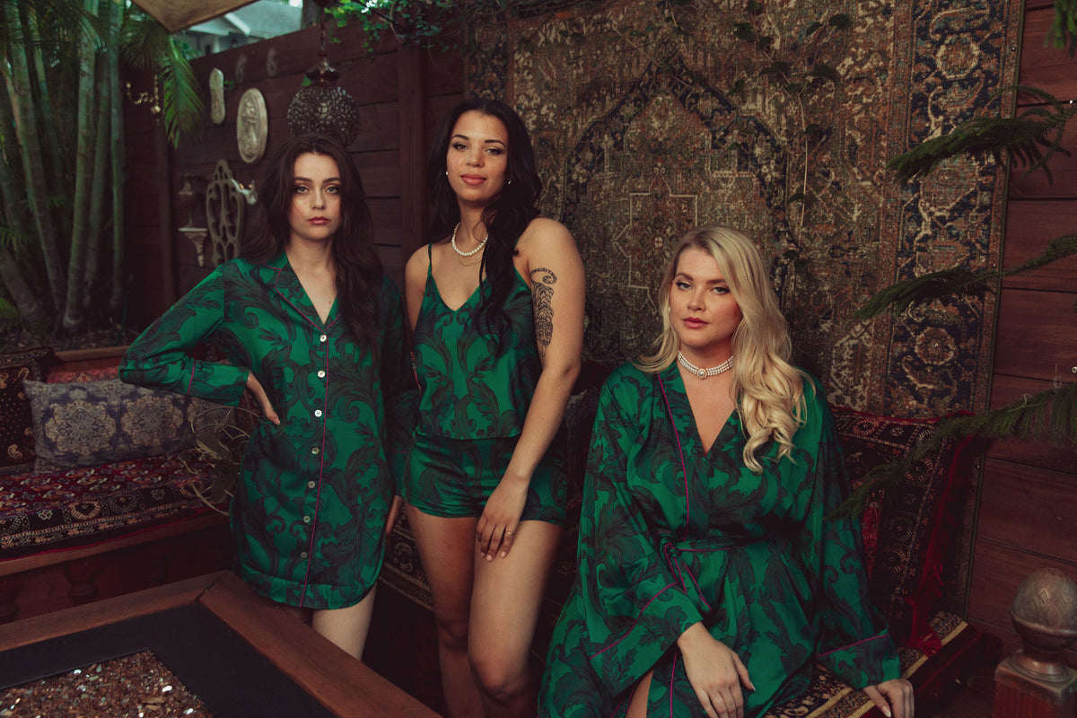 EMERALD SATIN SHORT ROBE – KILO BRAVA